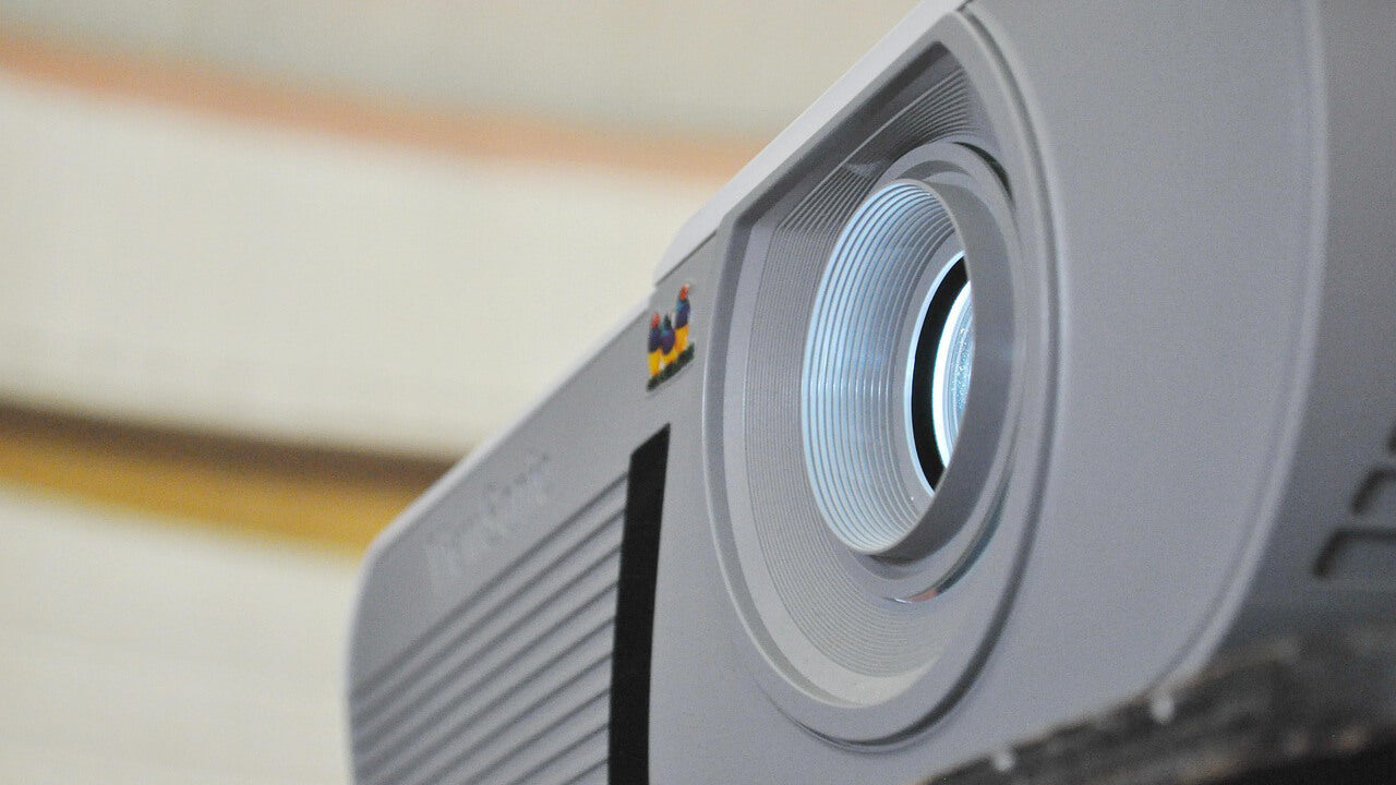 What are the disadvantages of a projector? – Aestiquo